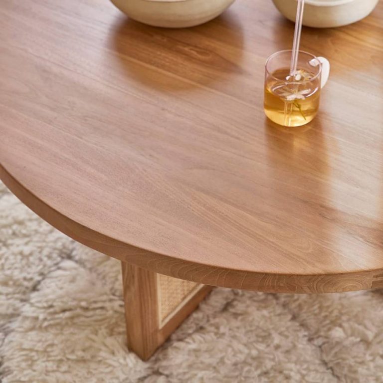 Mesa de centro Marceau de madera y mimbre de Berah Getah