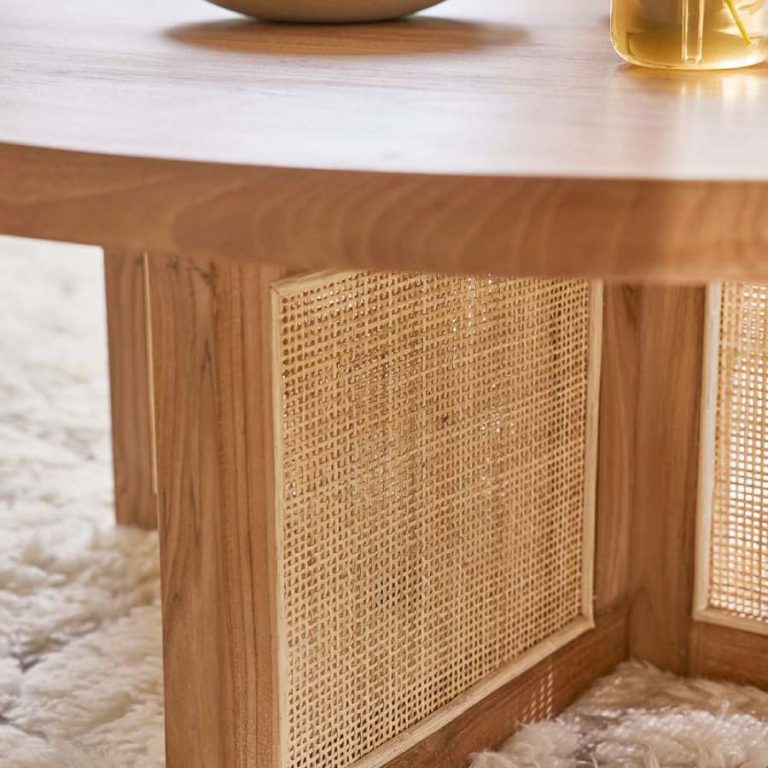 Mesa de centro Marceau de madera y mimbre de Berah Getah