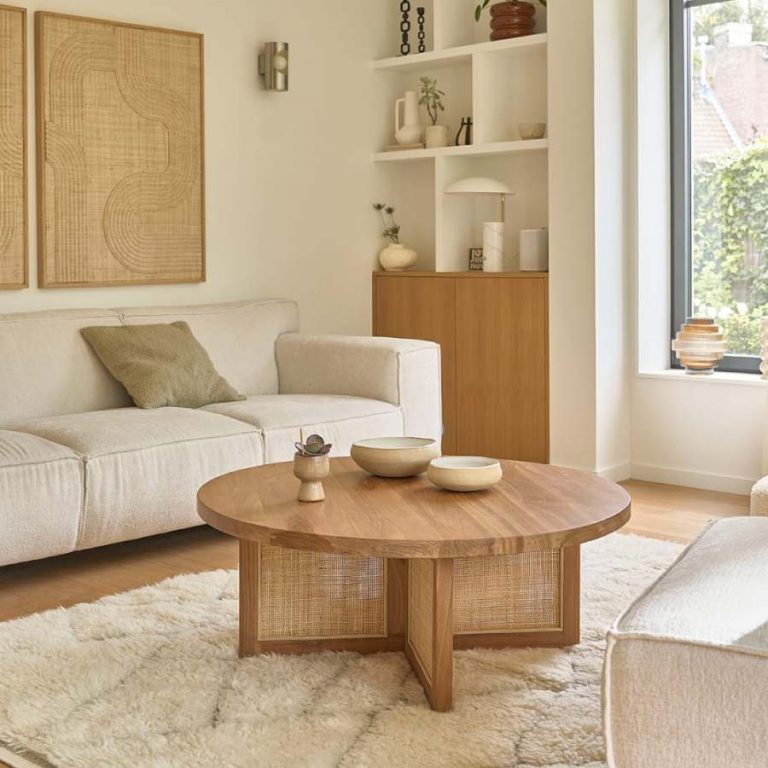 Mesa de centro Marceau de madera y mimbre de Berah Getah